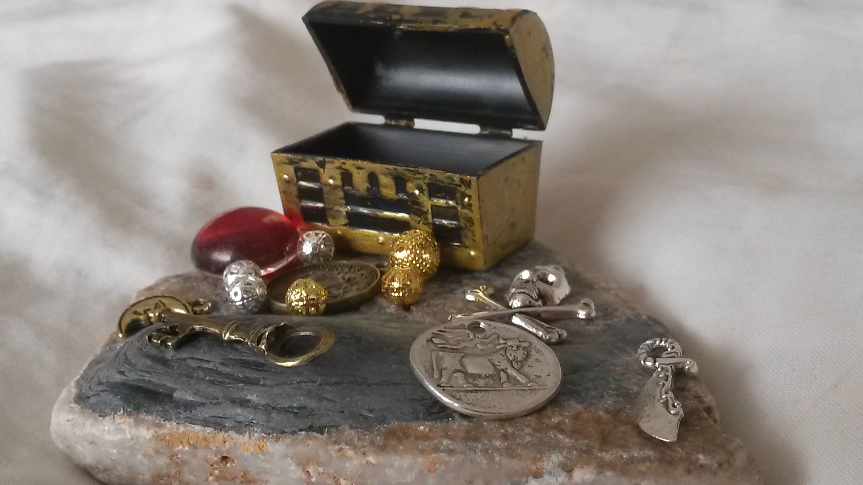 Miniature Pirate Treasure Chest Filled With Secret Treasure. Party ...