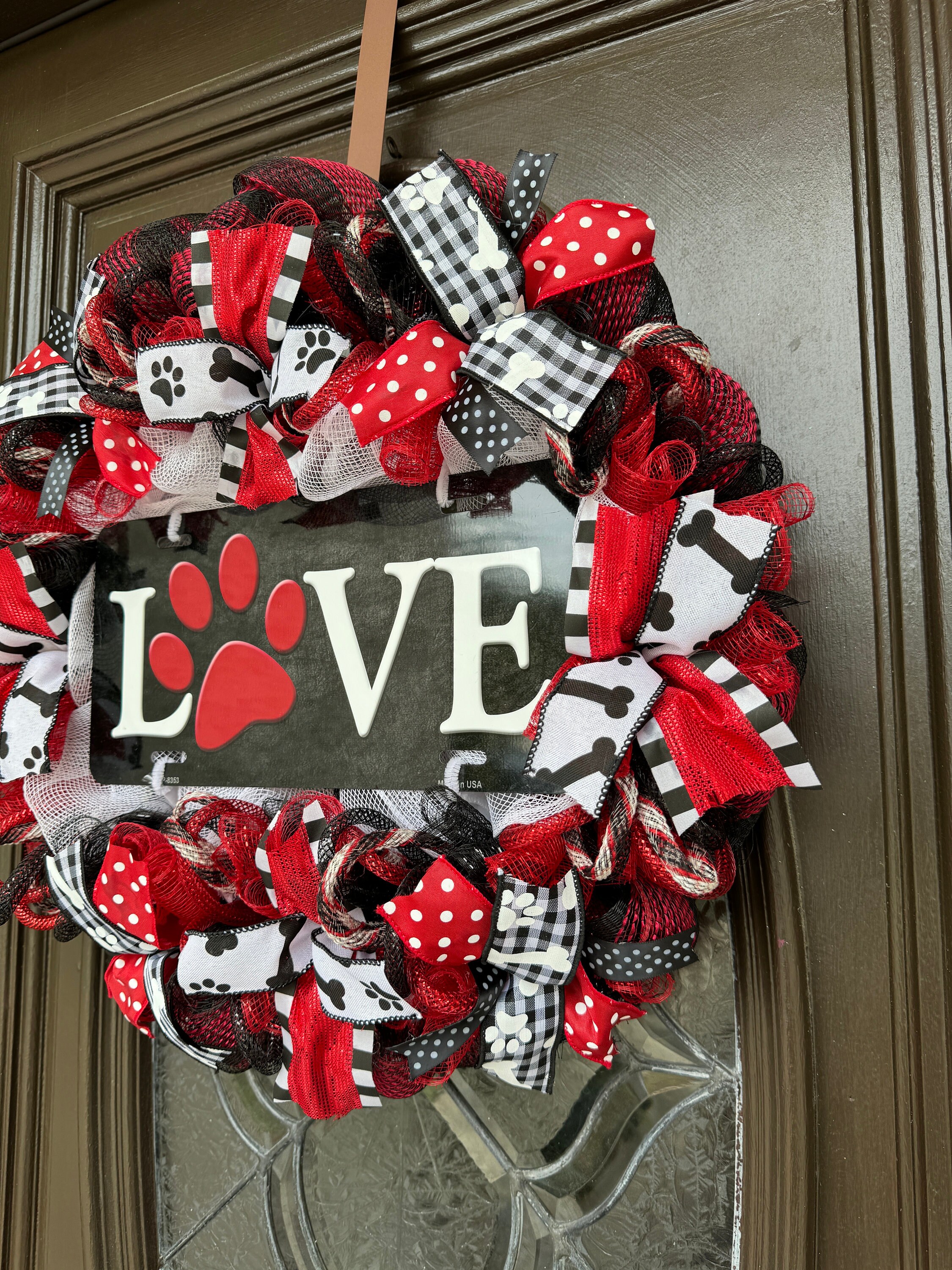 Love Dogs Wreath. Dog Wreath. Burlap Wreath. Beautiful Wreath. Front ...