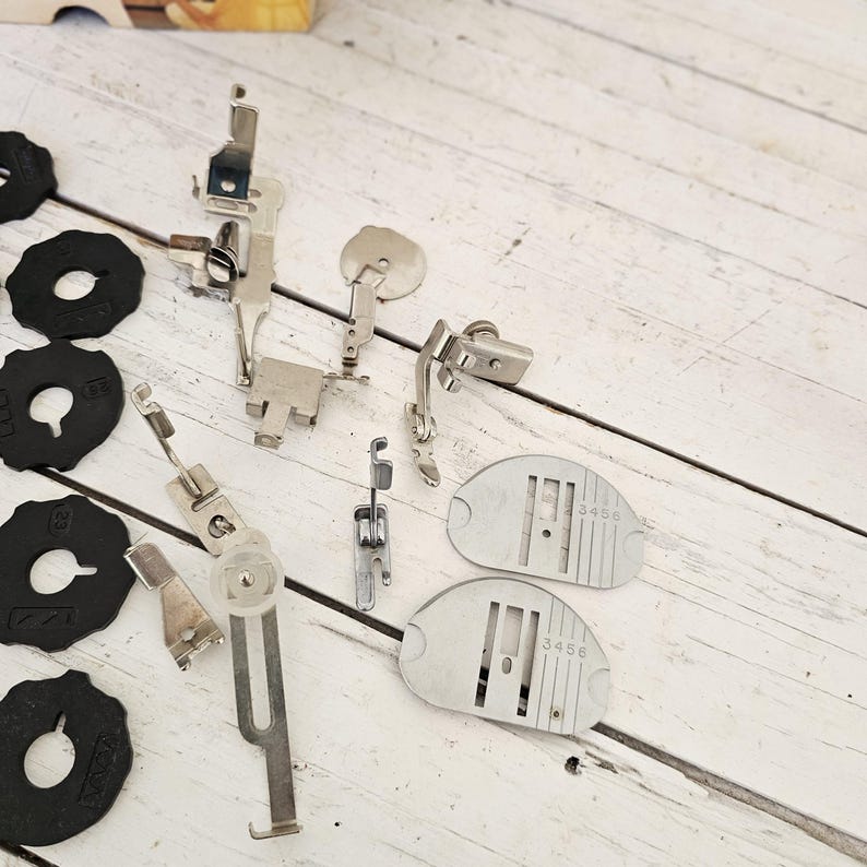 Vintage Singer Deluxe Zig-zag Sewing Machine Accessories Kit - Model ...