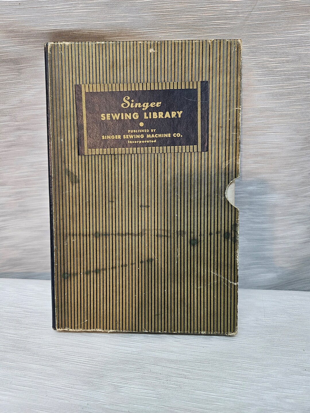 Singer Sewing Library, 4 Booklets With Lots of Illustrations, Copyright ...