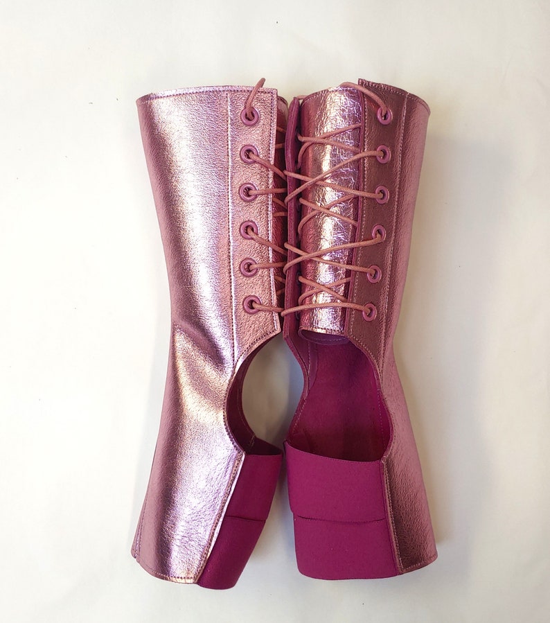 Isabella Mars SHORT Aerial Boots in PINK Metallic Leather - Trapeze ...