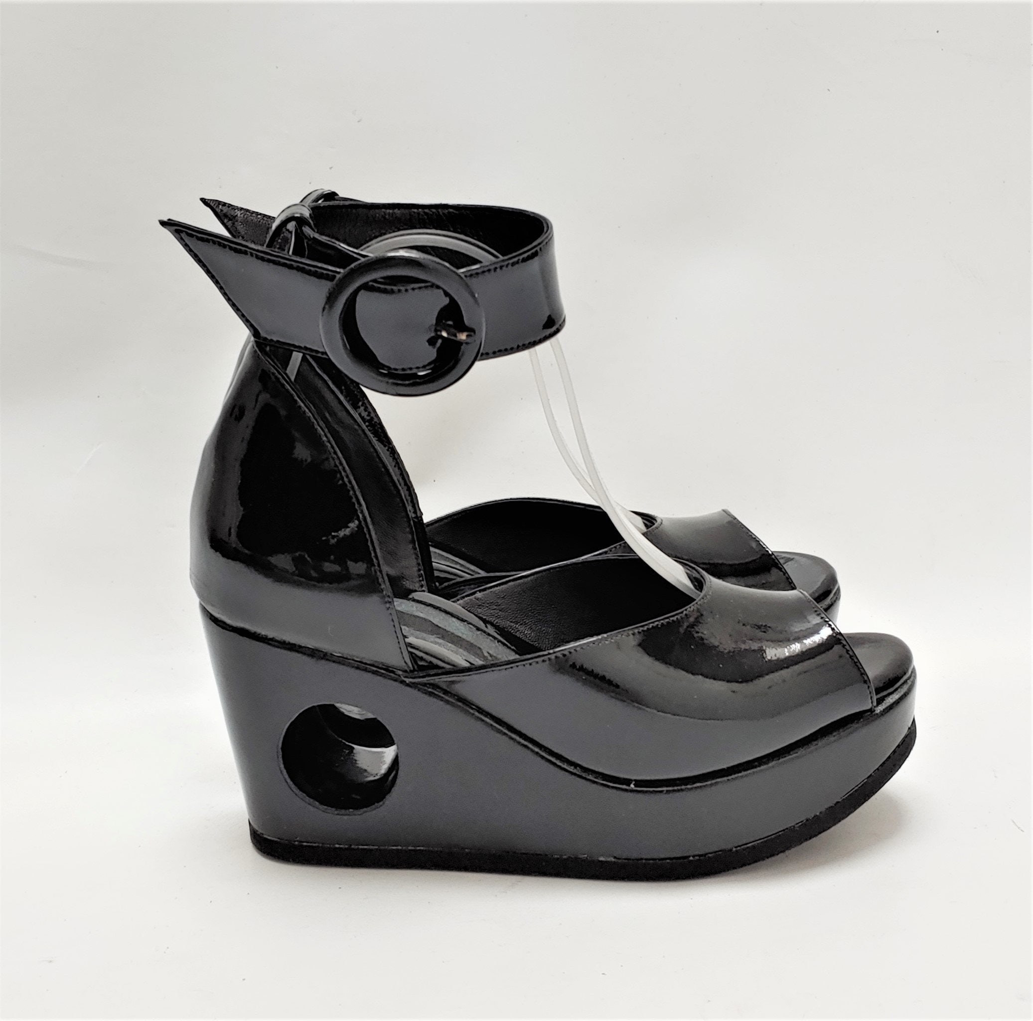 PEEPHOLE Platform 70s Style Donut Shoes Summer Sandals- Isabella Mars ...