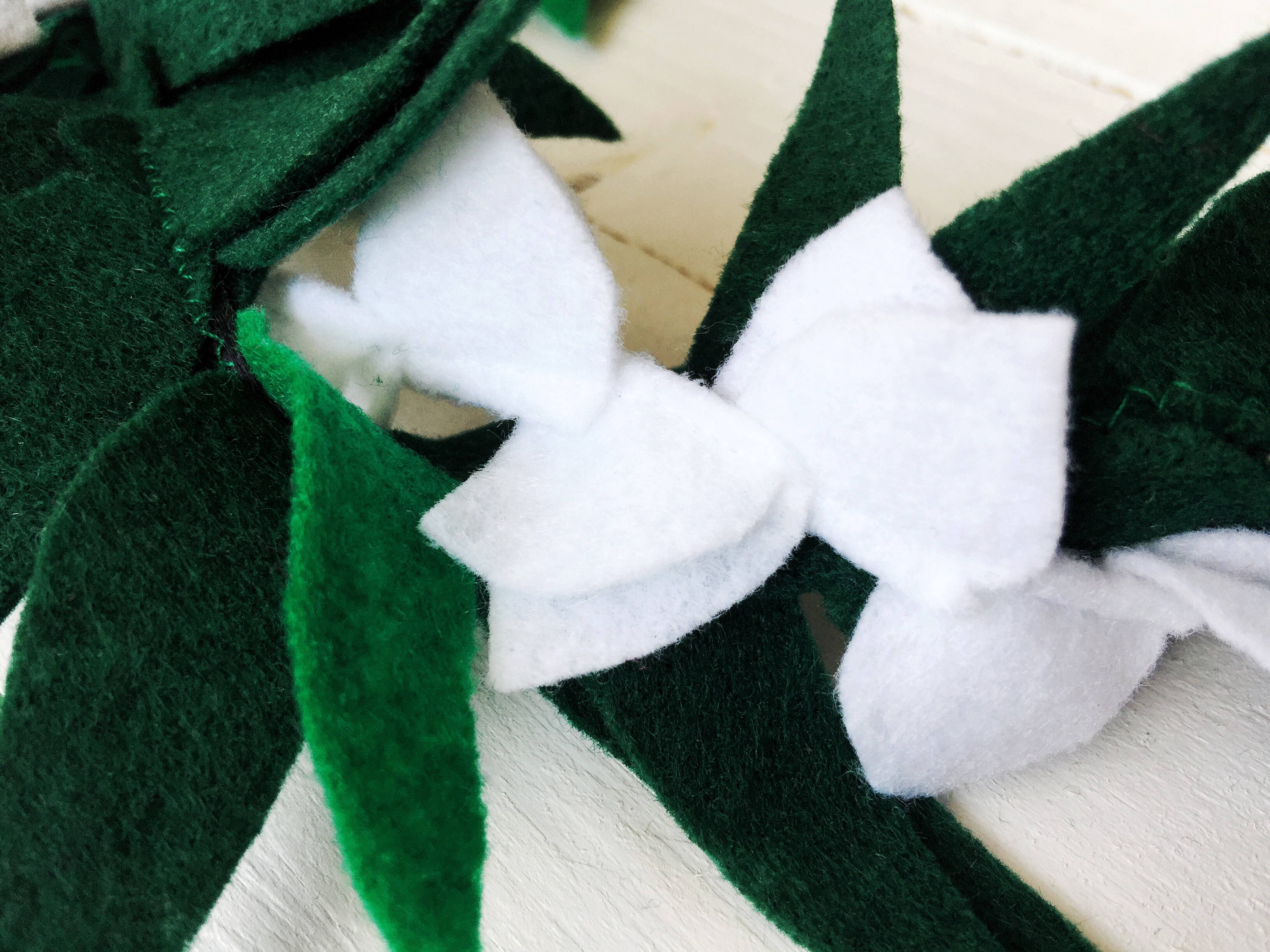 White Flower Felt Lei, Lei for Kids, Lei for Women, Flower and Leaf Lei ...