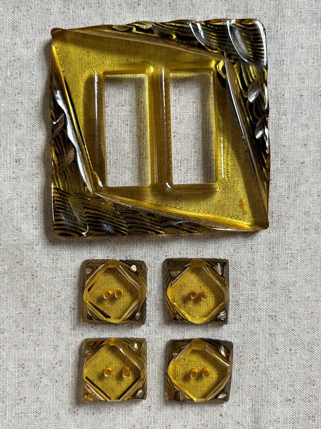 Matching Set of Vintage Buckle & Buttons apple Juice Bakelite, Antique ...