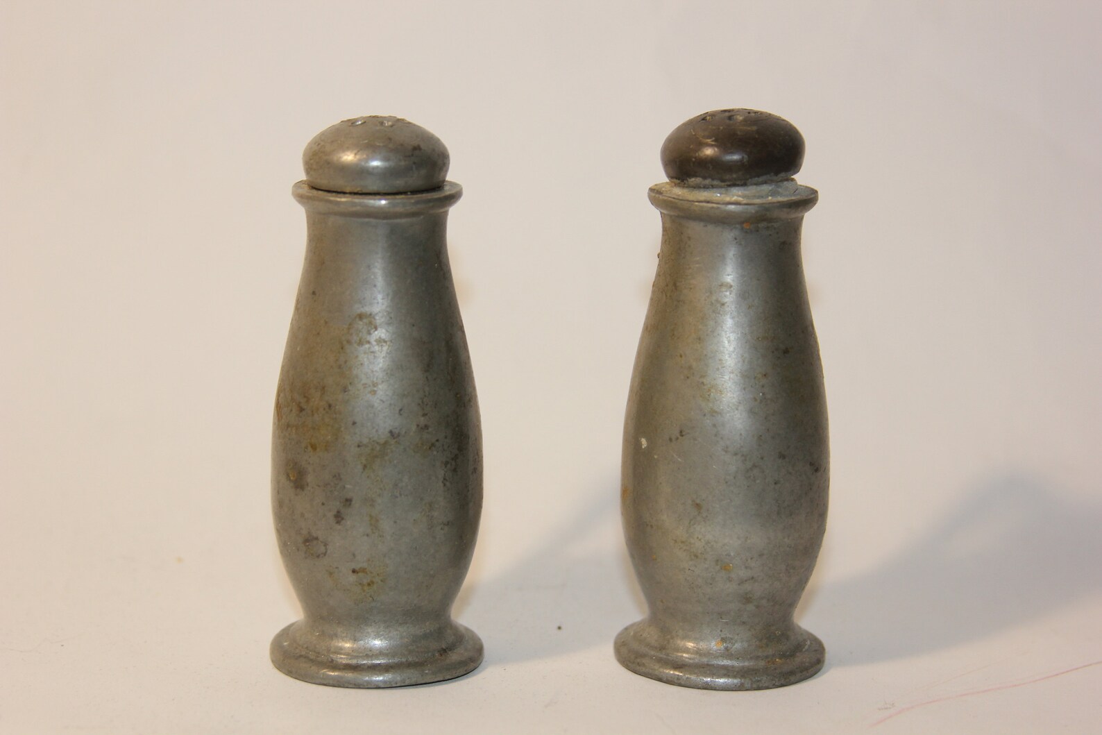 Vintage MAYFLOWER Pewter Salt Pepper Shaker Pair Set 3237 | Etsy