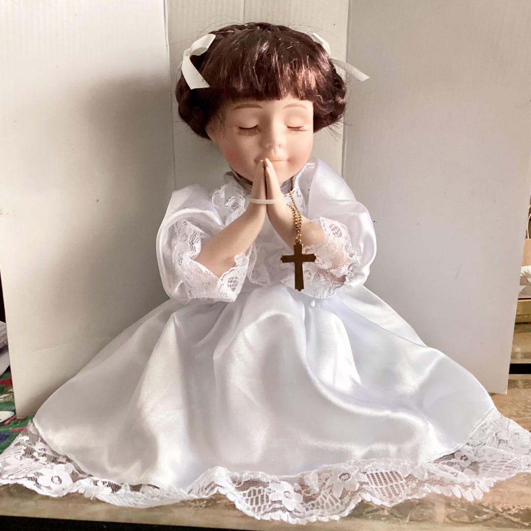 First Communion Kneeling Brunette Porcelain Girl Doll Wearing a Cross ...