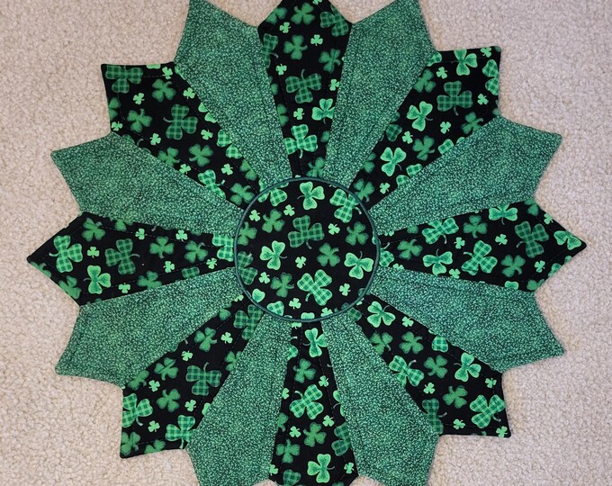 Pointy Round 19 Inch Handmade Table Topper, Cotton Fabric, Cotton ...