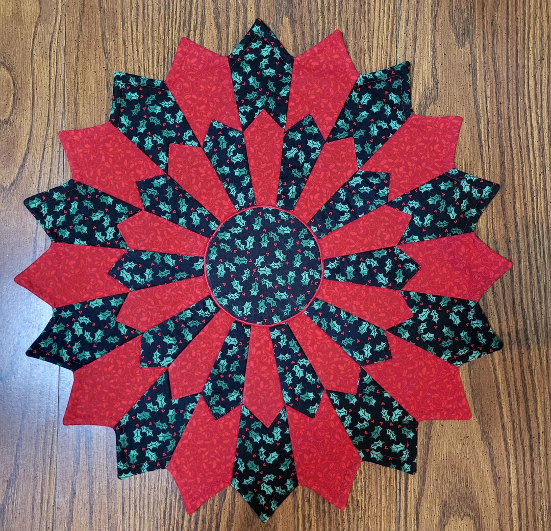 21 Inch Holly Berries and Leaves Reversible Premium Cotton Fabric ...