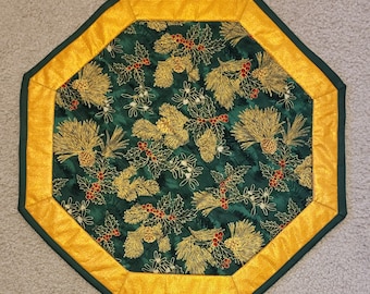 Holly Dresden Plate Quilted Table Topper, Reversible Centerpiece - Etsy