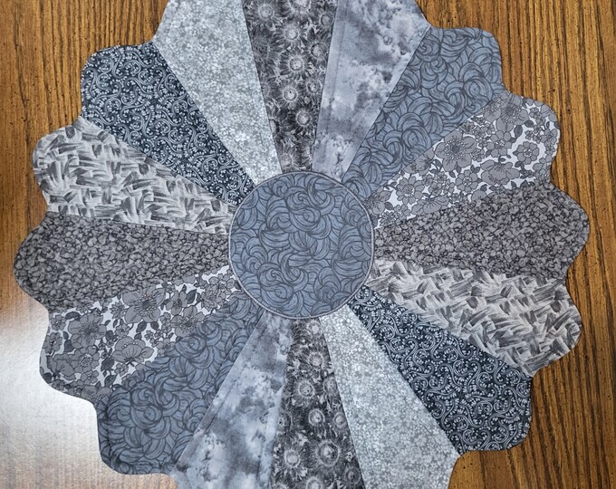 Round 19.5 Inch Scalloped Edge Table Topper Made of 8 Shades of Gray ...
