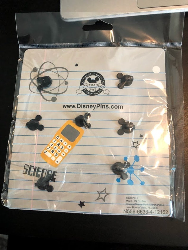 Disney Nerds Booster Set Mickey , Mini , Goofy, Daisy, Donald, Pluto ...