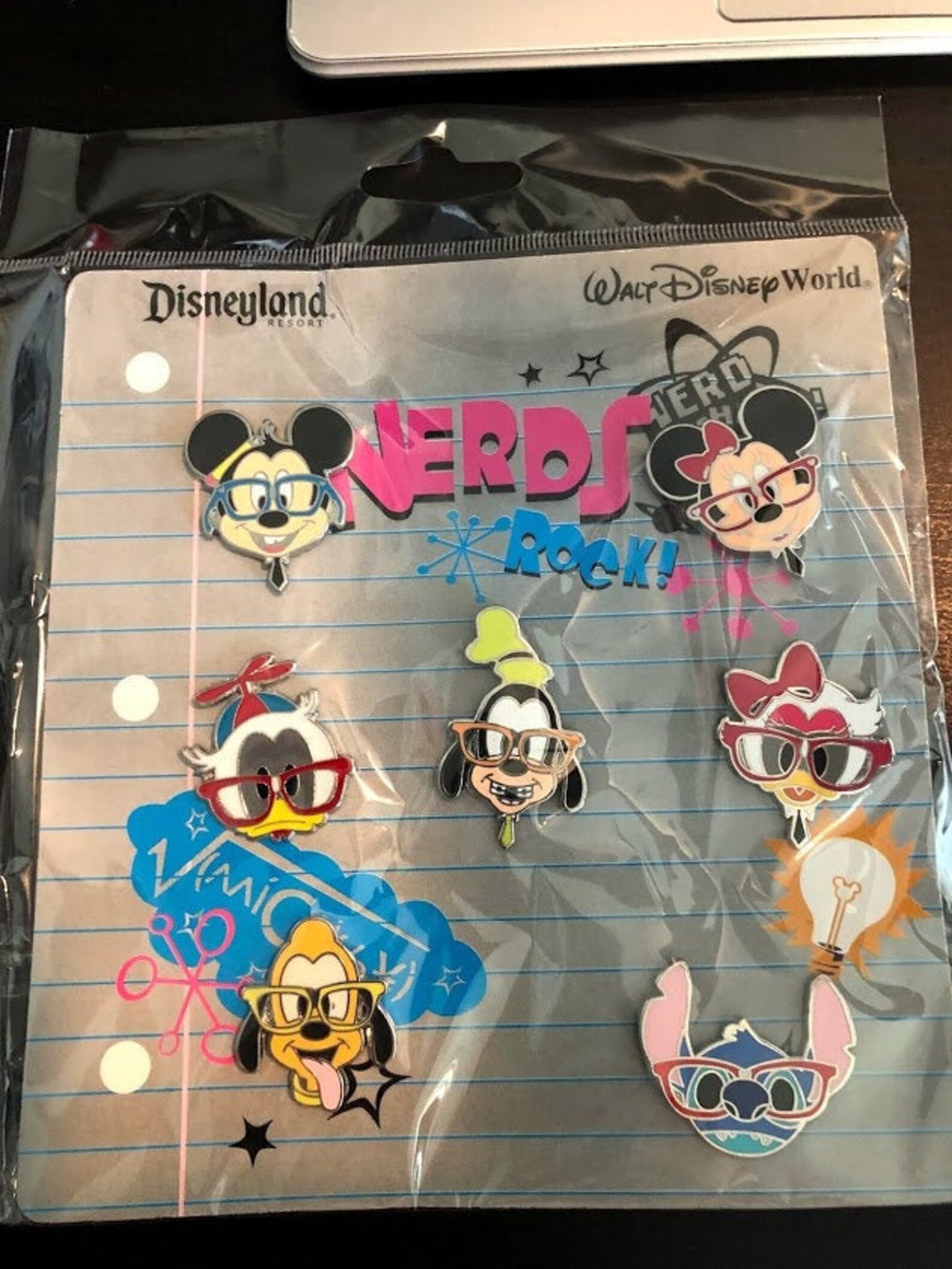 Disney Nerds Booster Set Mickey , Mini , Goofy, Daisy, Donald, Pluto ...