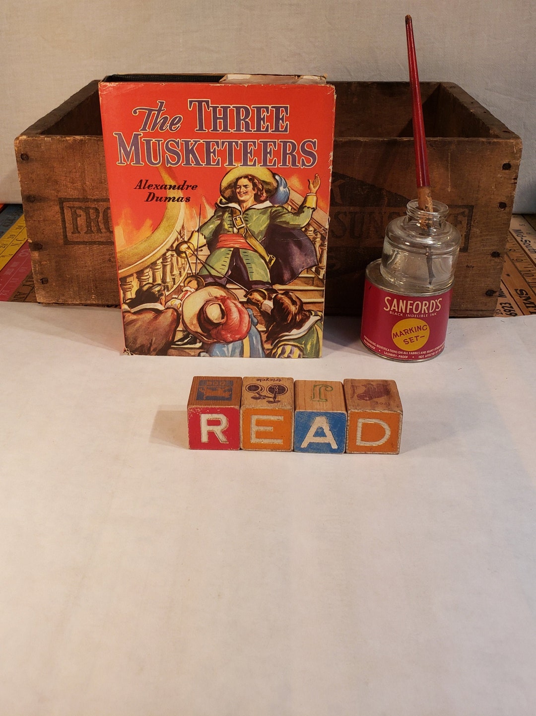 The Three Musketeers ~ Written by Alexandre Dumas ~ Illustrated by ...