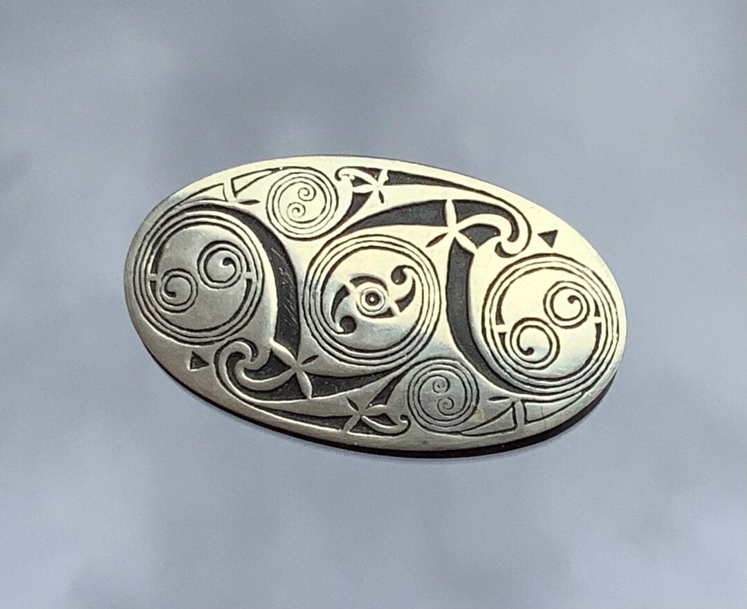 Vintage St. Justin Celtic Swirls Oval Brooch/ Pin. Cornwall. - Etsy