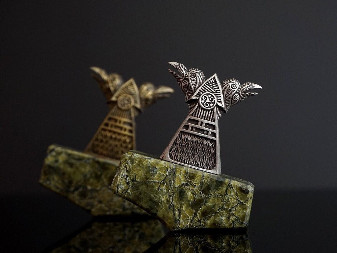 Raven Thor Hammer Pendant With Serpentine. Crow Necklace. Norse Huginn ...