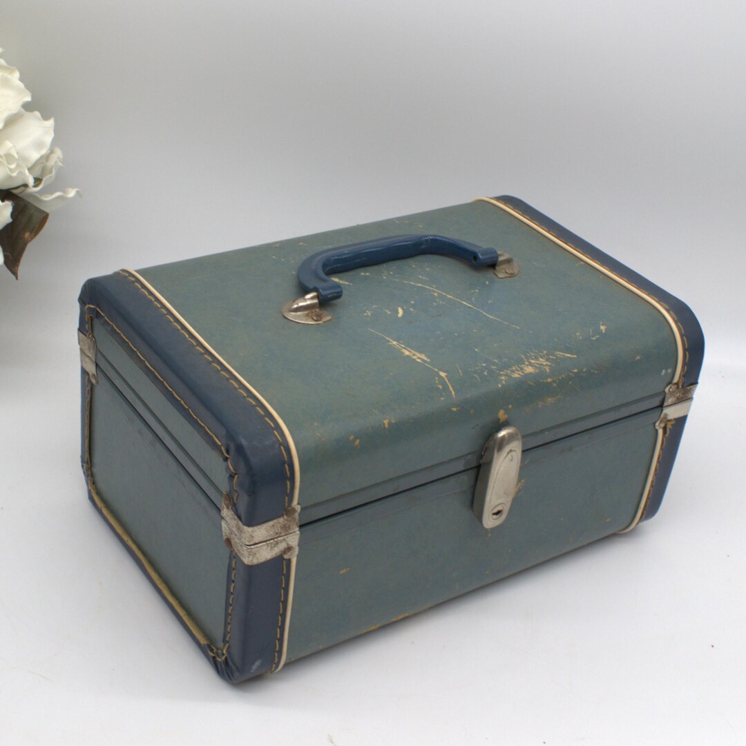 VINTAGE TRAIN CASE Blue and Silver Travel Bag 1960's Small Makeup ...