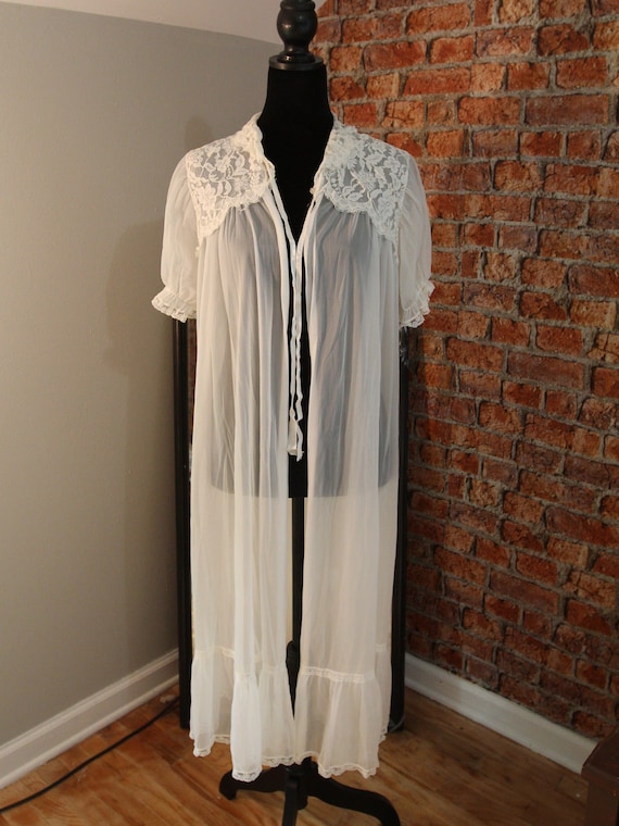 VINTAGE LACE ROBE 1950's 1960's wedding nightie cover… - Gem