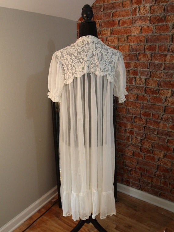 VINTAGE LACE ROBE 1950's 1960's wedding nightie cover… - Gem