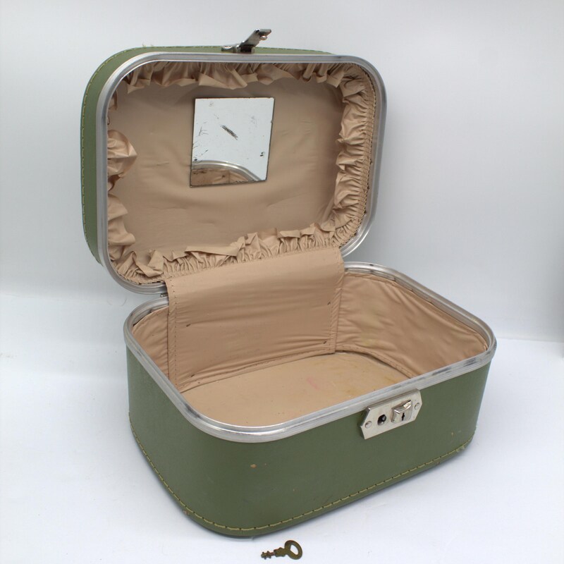 Vintage Train Case - Etsy