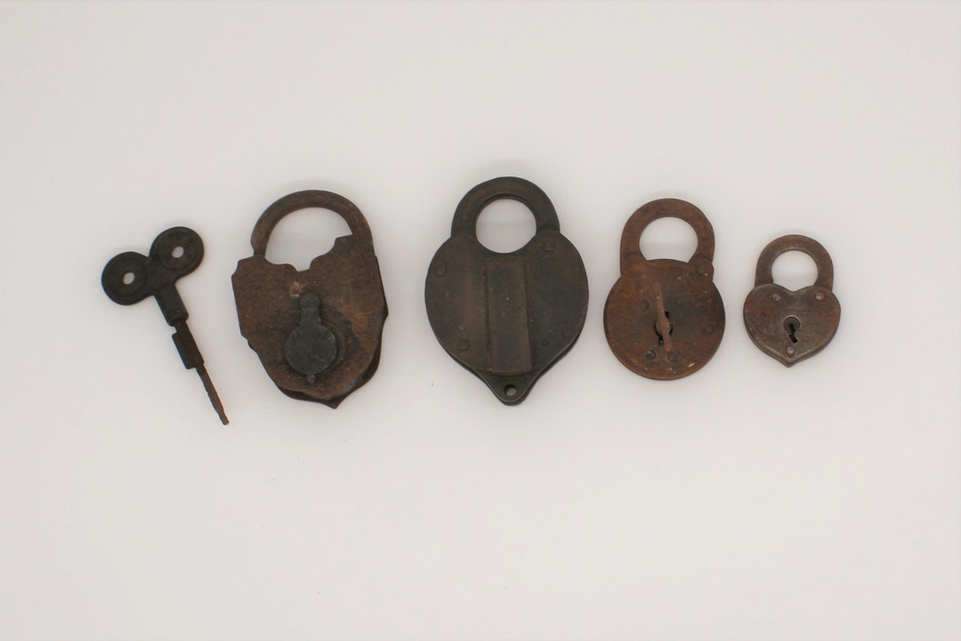 VINTAGE PADLOCKS Heart Shaped Railroad Padlocks Set of 4 One With a Key ...