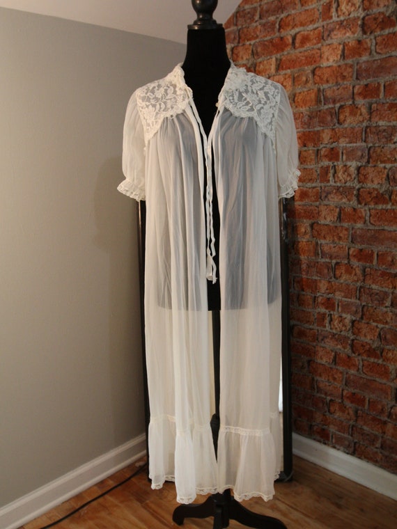 VINTAGE LACE ROBE 1950's 1960's wedding nightie cover… - Gem
