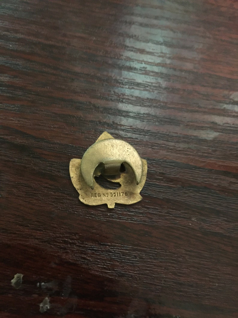 Maple Leaf Hand Shake Good Will Metal Top Button Pin - Etsy