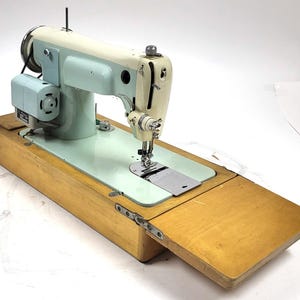 Vintage 1960s Vendomatic De Luxe Sewing Machine – Retro With Light – No ...