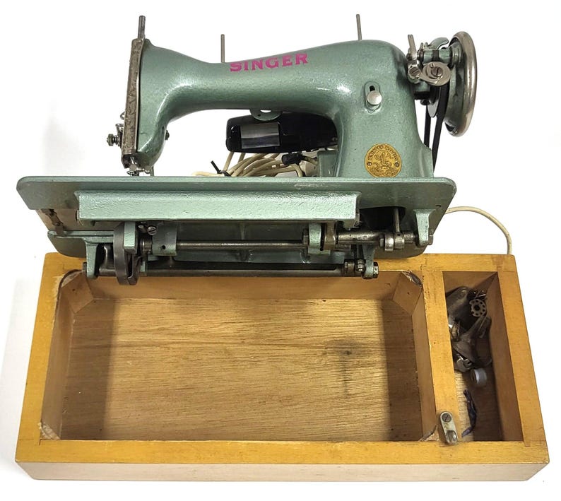 Vintage Green Singer Electric Sewing Machine Iron Heavy Duty Sewmac ...