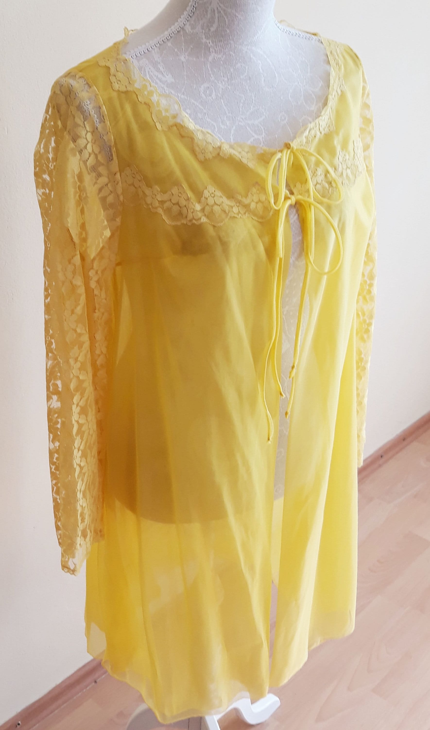Vintage 70s trasparente pizzo vestaglia, girasole giallo pizzo floreale ...