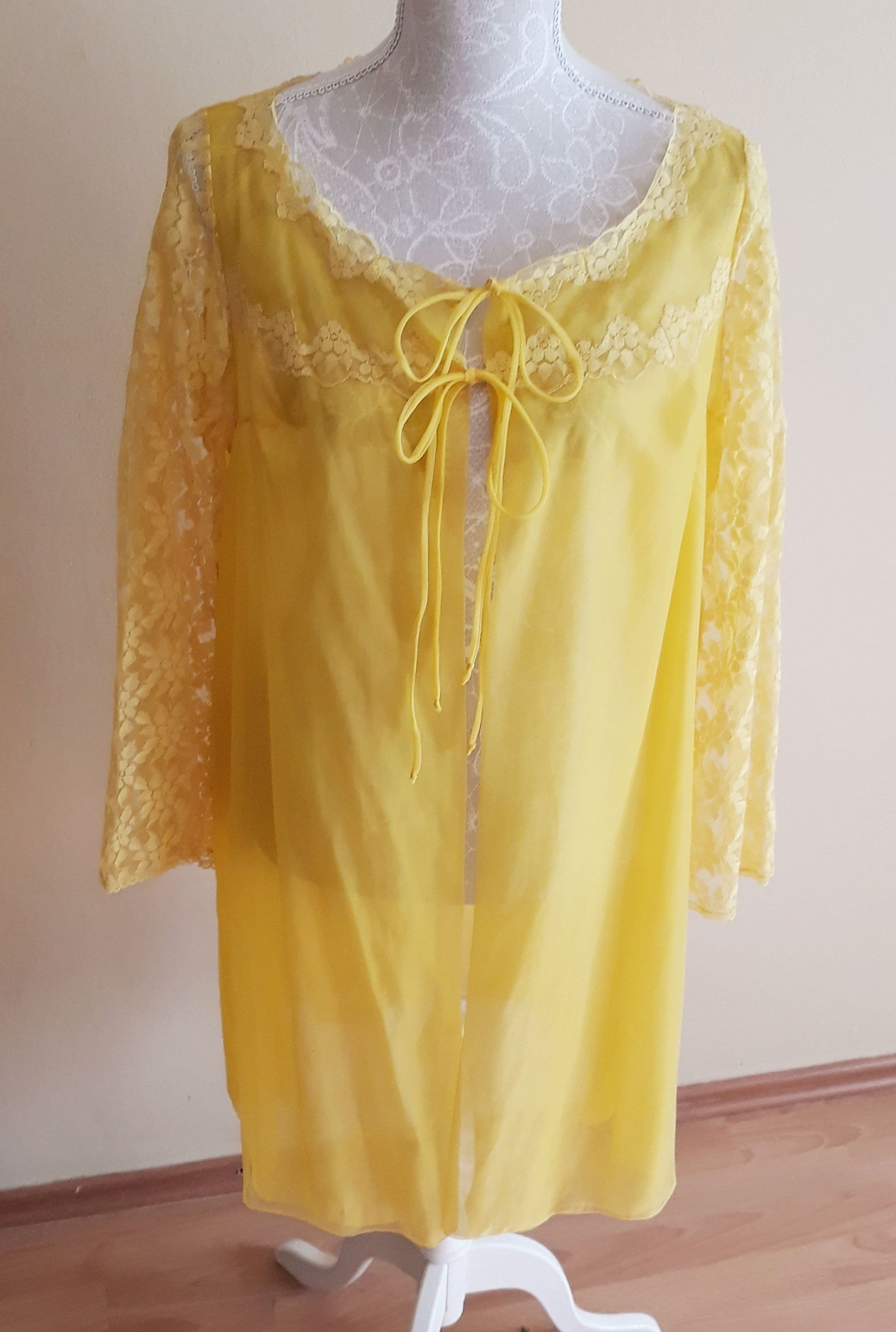 Vintage 70s trasparente pizzo vestaglia, girasole giallo pizzo floreale ...
