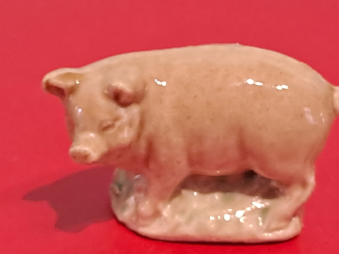 Wade Whimsies Miniature Pig Porcelain Figure, Figurine, Ornament Number ...