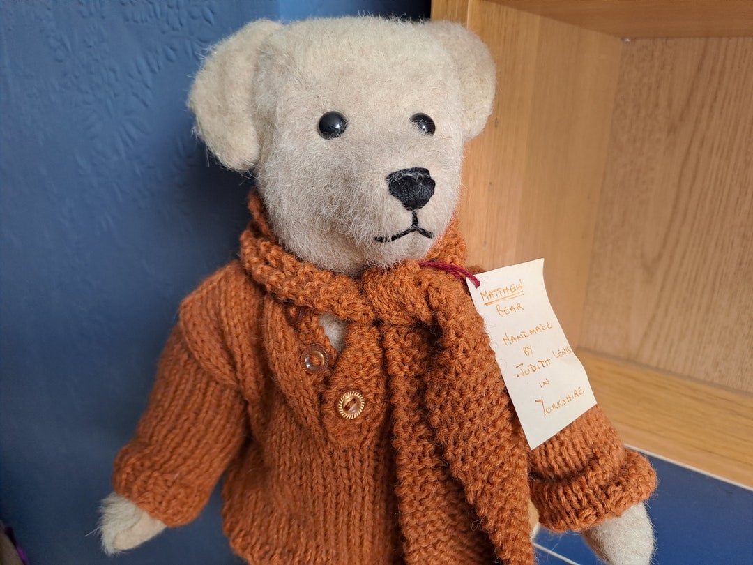 1 of 1 Matthew Humpbacked Artist Teddy Bear by Judith Lewis Yorkshire ...