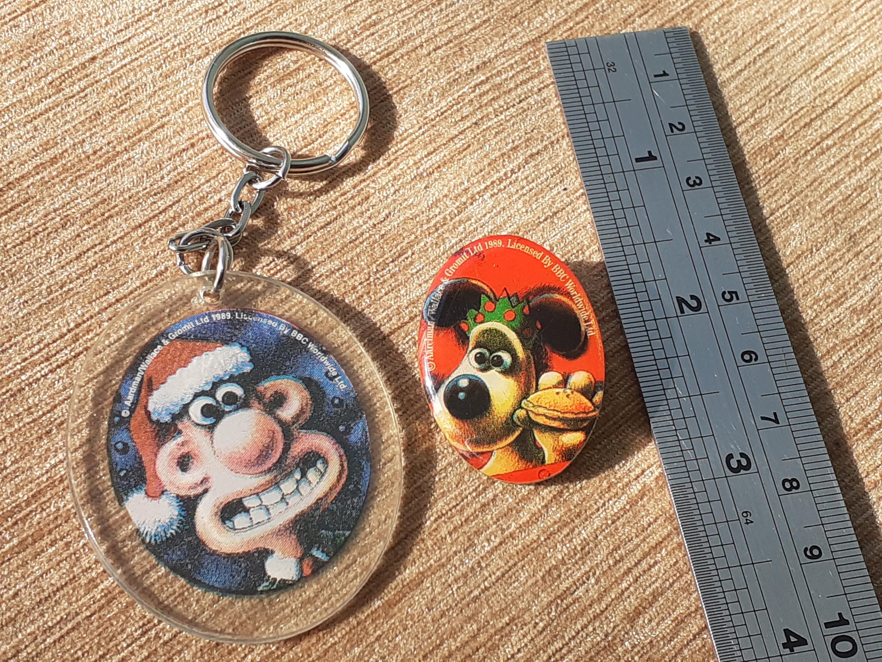 1989 Christmas Wallace y Gromit Keyring y Lapel / Cap Badge | Etsy
