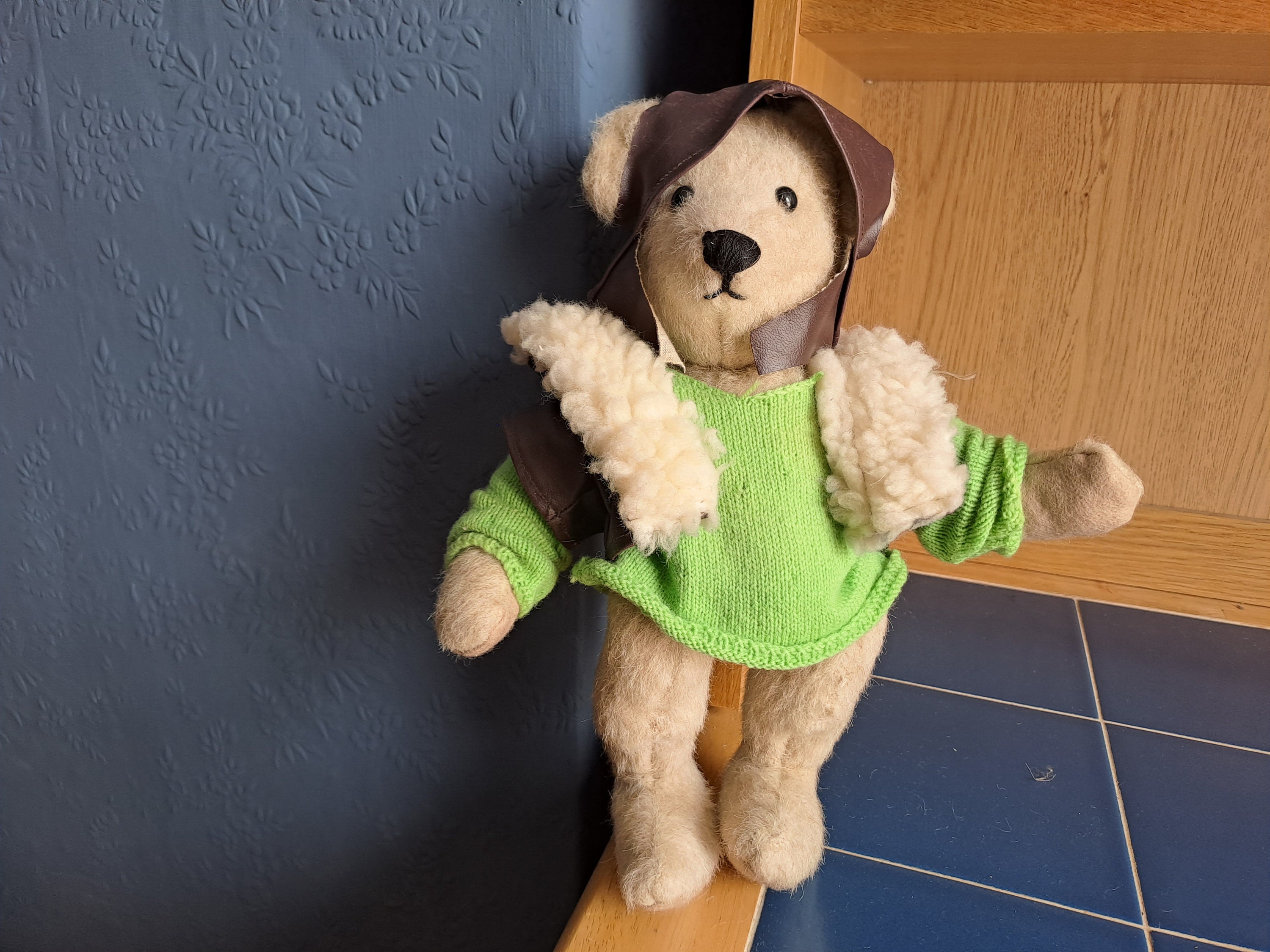1 of 1 Humpbacked Pilot Artist Teddy Bear by Judith Lewis Yorkshire ...