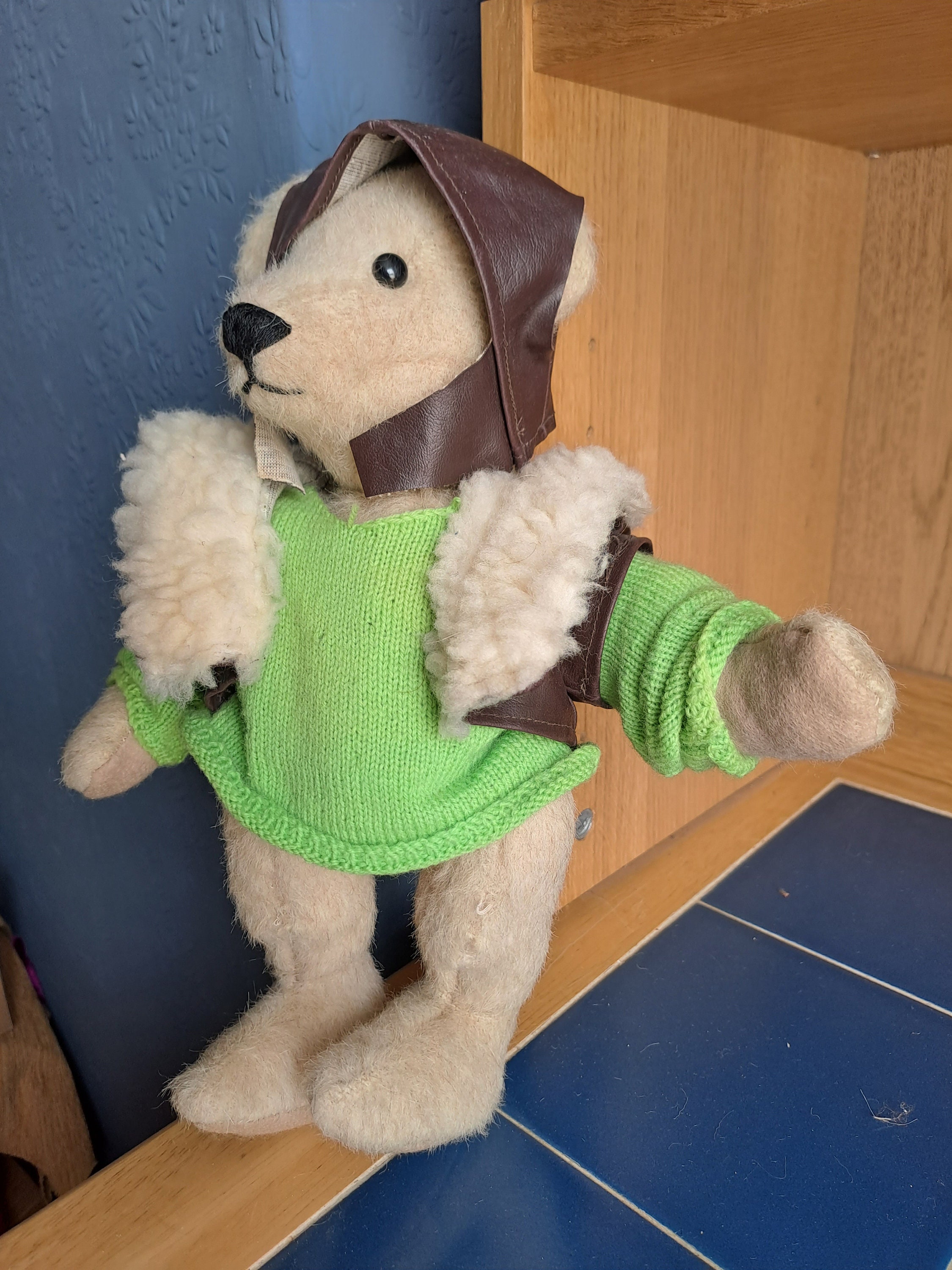 1 of 1 Humpbacked Pilot Artist Teddy Bear by Judith Lewis Yorkshire ...