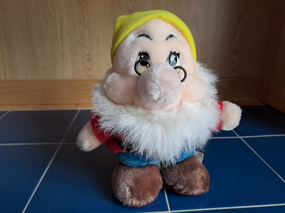 Doc Disneyland Walt Disney World Official Snow White and the Seven ...