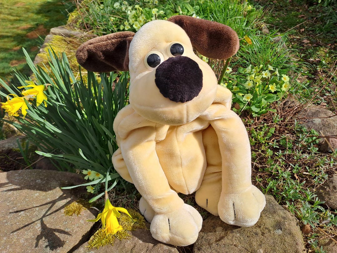 Wallace and Gromit - Large Gromit Pyjama Case or Water Bottle Cover or ...