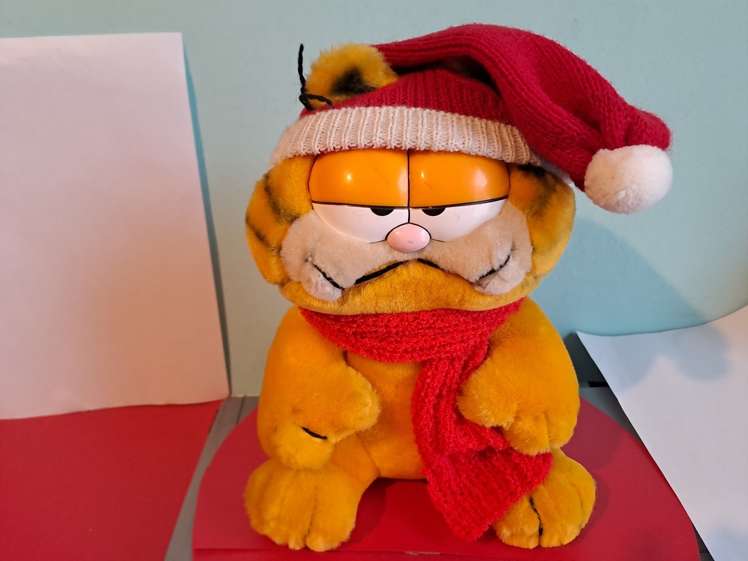 Large Dakin 1981 Garfield the Cat Red Hat and Scarf Vintage Stuffed ...