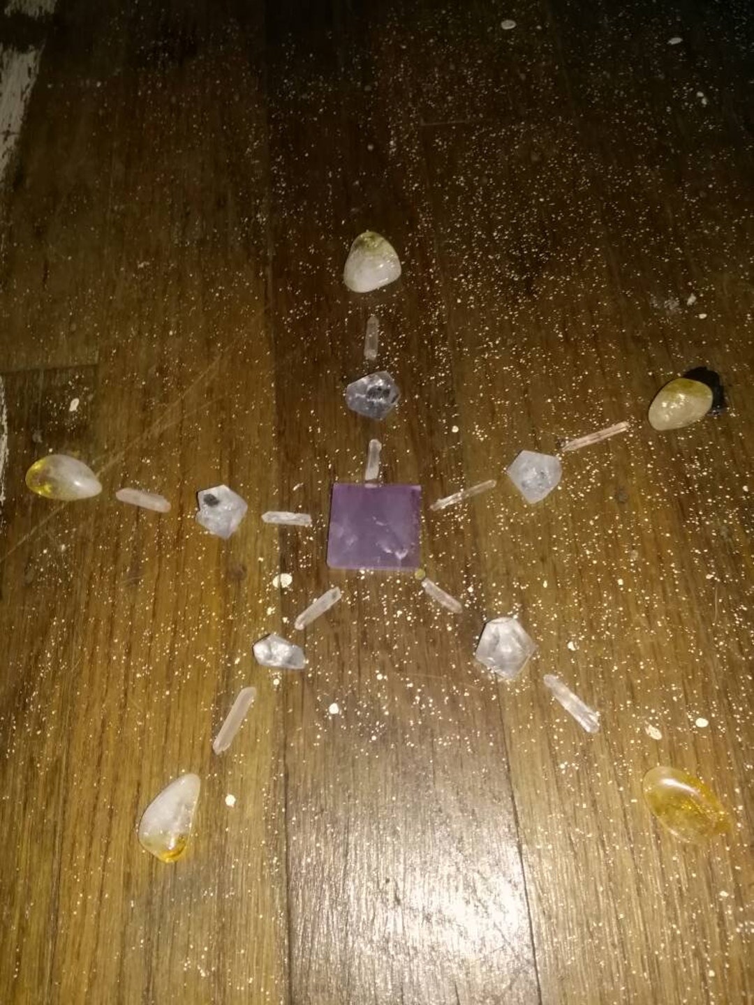 Crystal Grid With Amethyst Pyramid, Apophylite Pyramids, Citrine, and ...