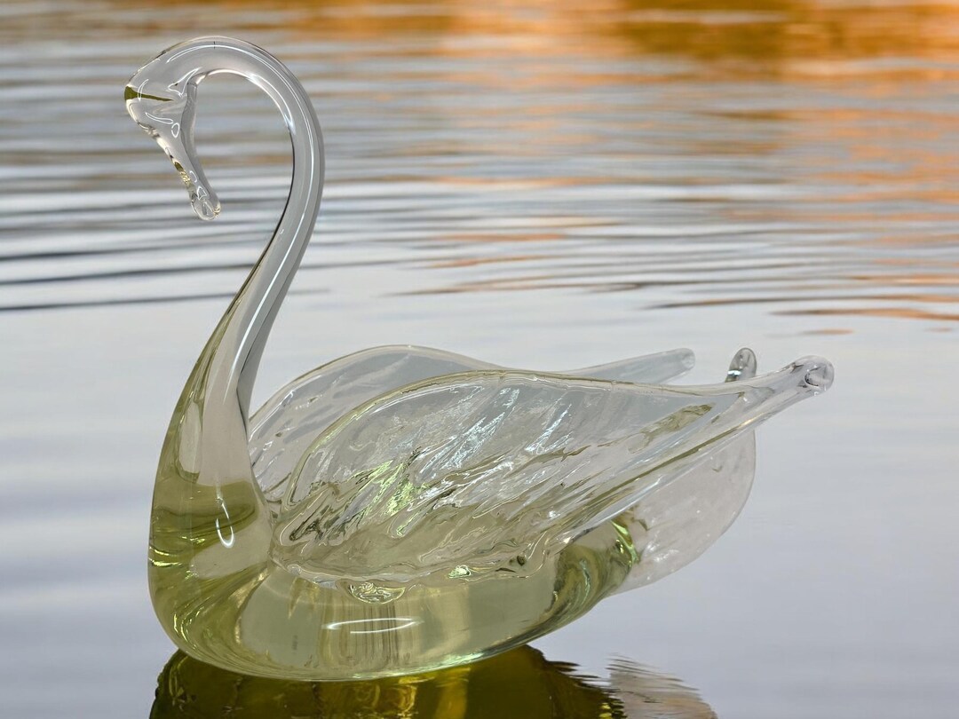 Elegant Glass Swan Dish - Vintage Centrepiece or Decorative Accent ...