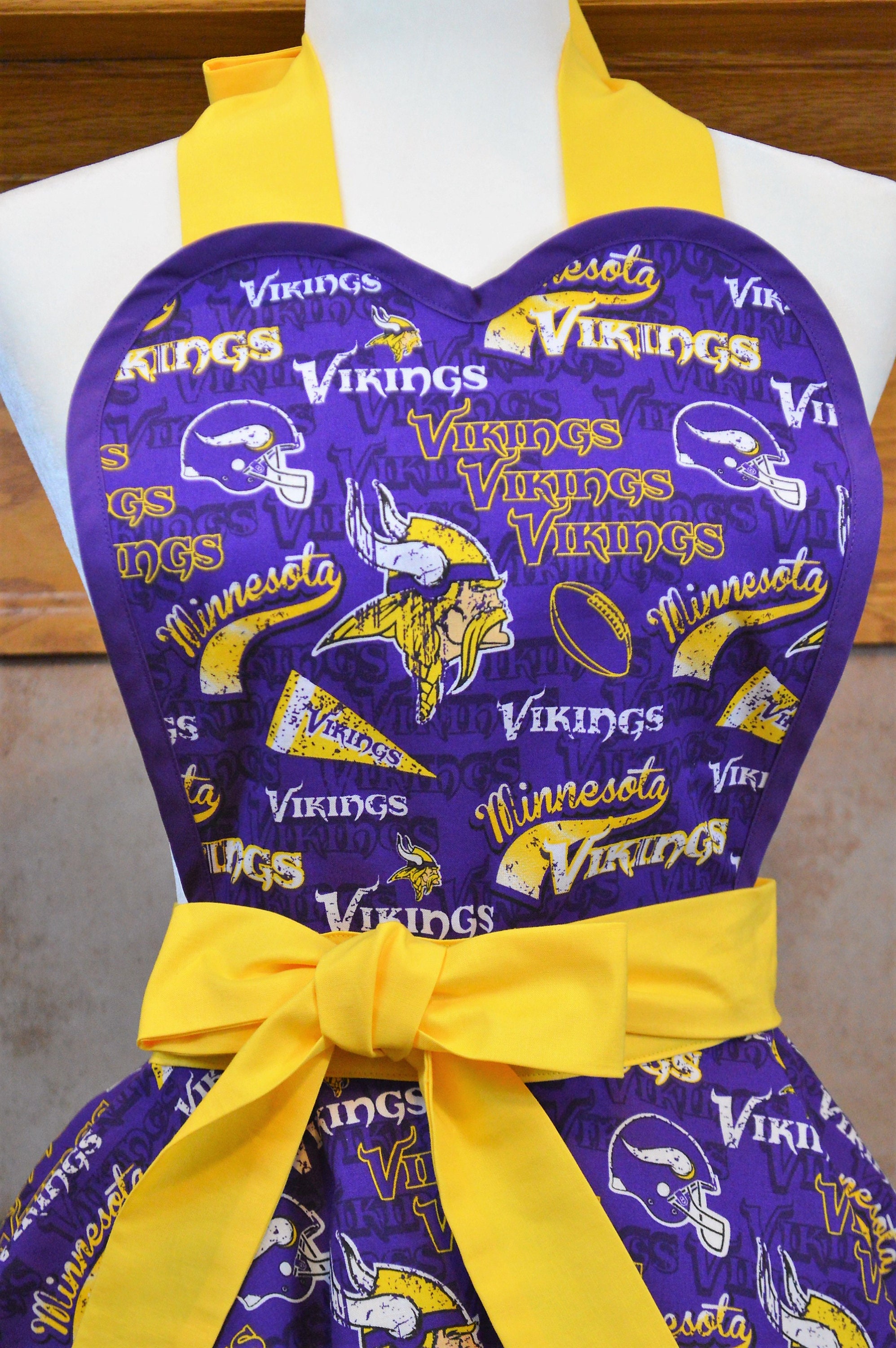 MINNESOTA VIKINGS Retro Womens Pinup Style Apron Fun & - Etsy UK