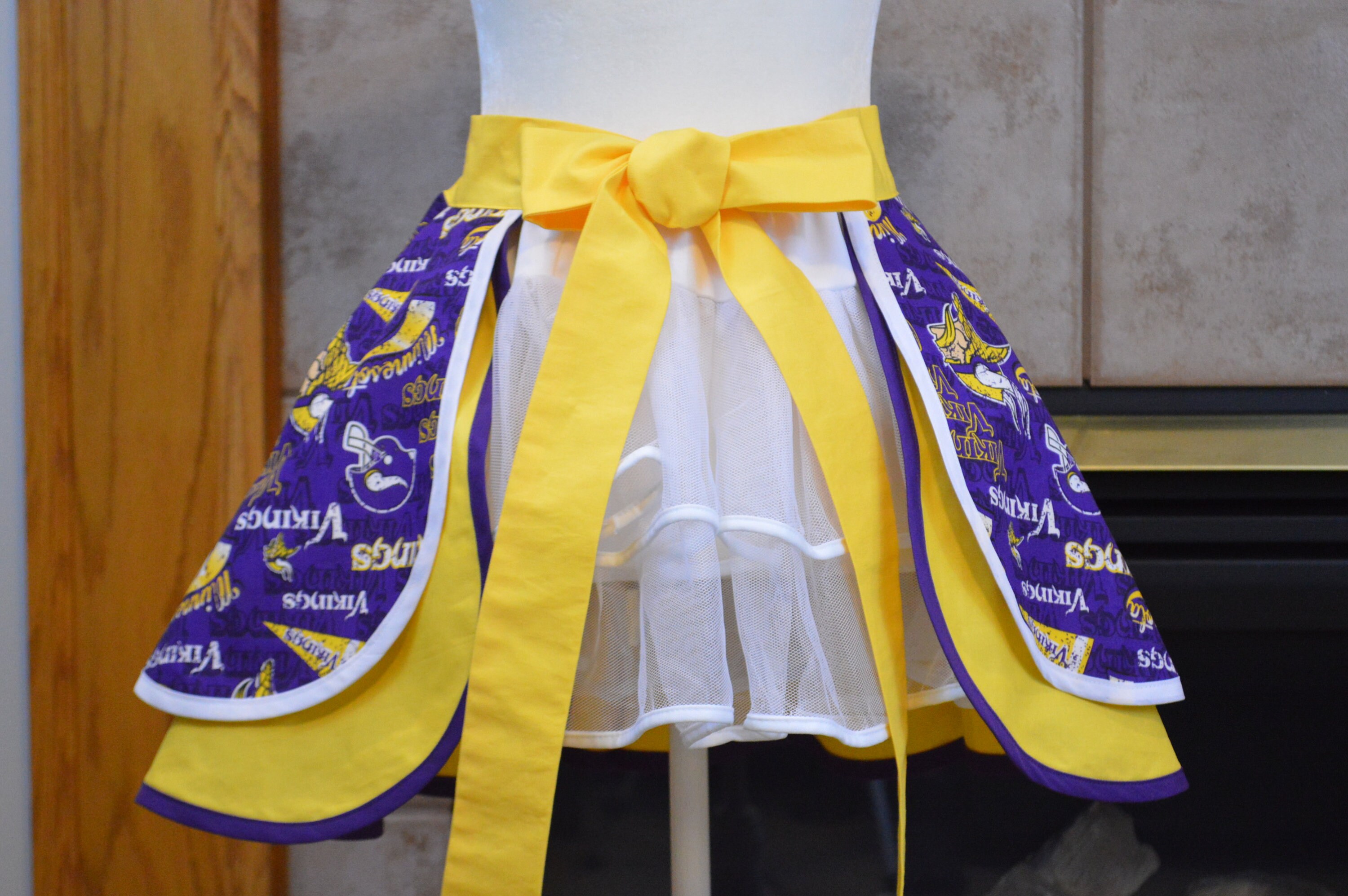 MINNESOTA VIKINGS Retro Womens Pinup Style Apron Fun & - Etsy UK