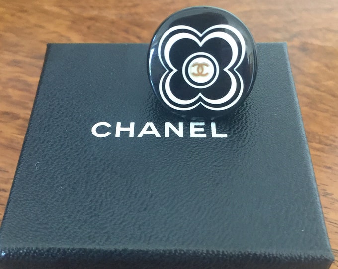 Vintage CHANEL COCO Logo Resin Gold Tone Cocktail Ring Fashion Black ...