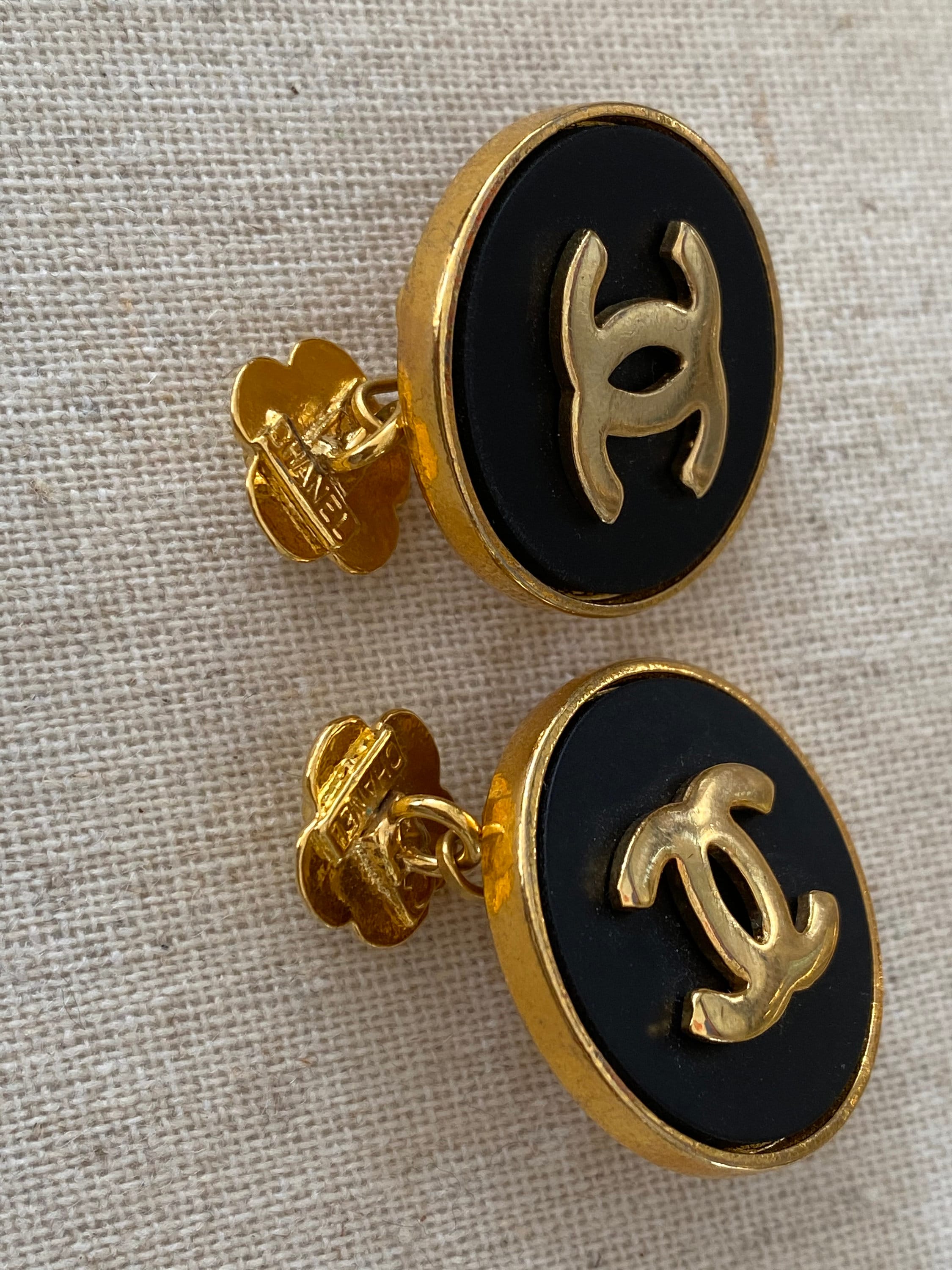 Vintage CHANEL CC Logo Monogram Black Gold Cuff Links With Vintage CHANEL CC Logo Monogram Black Gold Cuff Links With