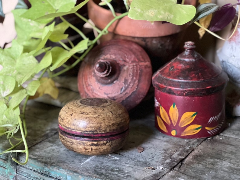 Vintage Red Lacquer Tika Box, Hand-painted Indian Trinket Pot - Etsy