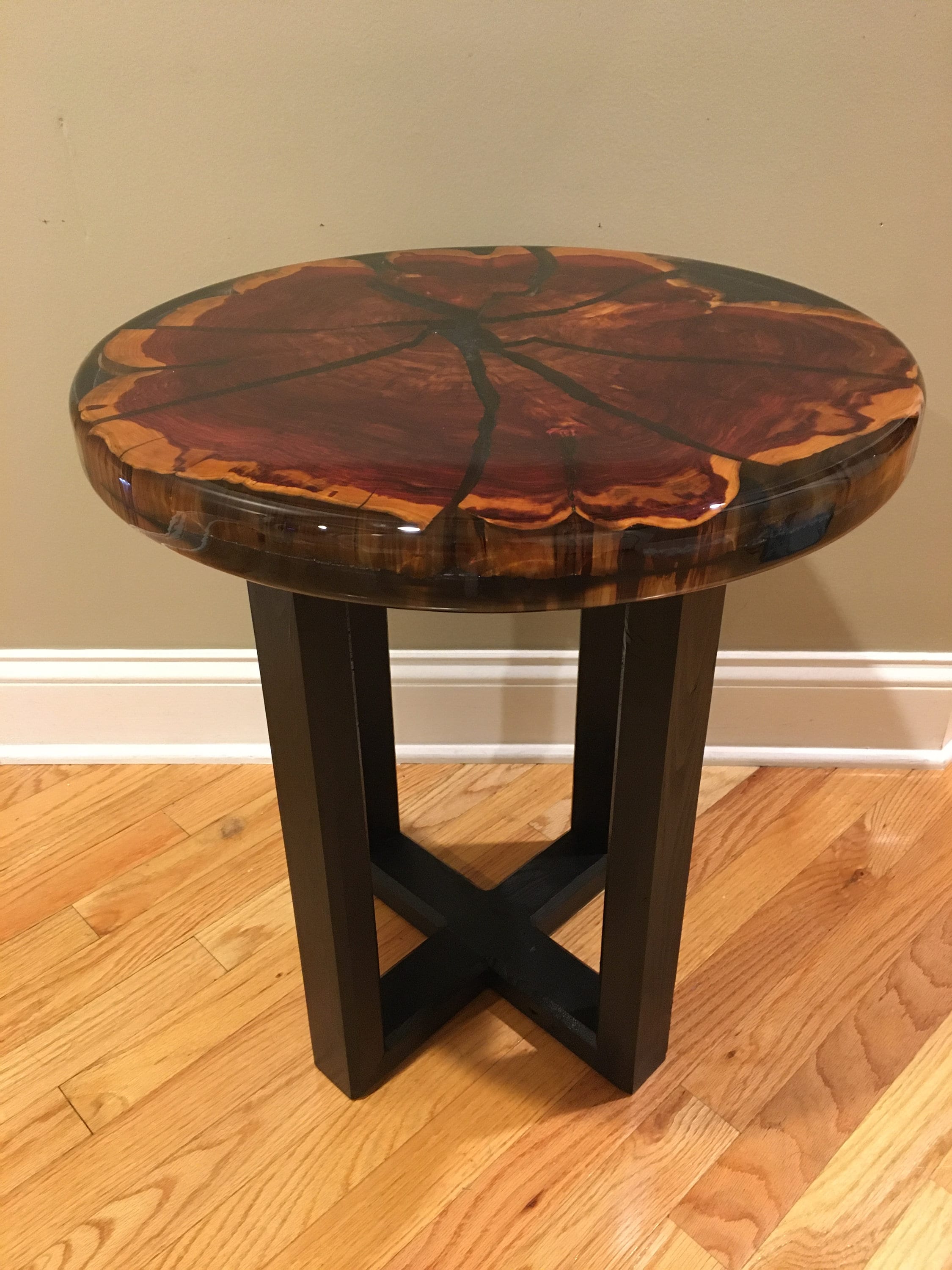 20" Round Red Cedar End Table Wood Slab Epoxy Side Table Amazing Wood ...