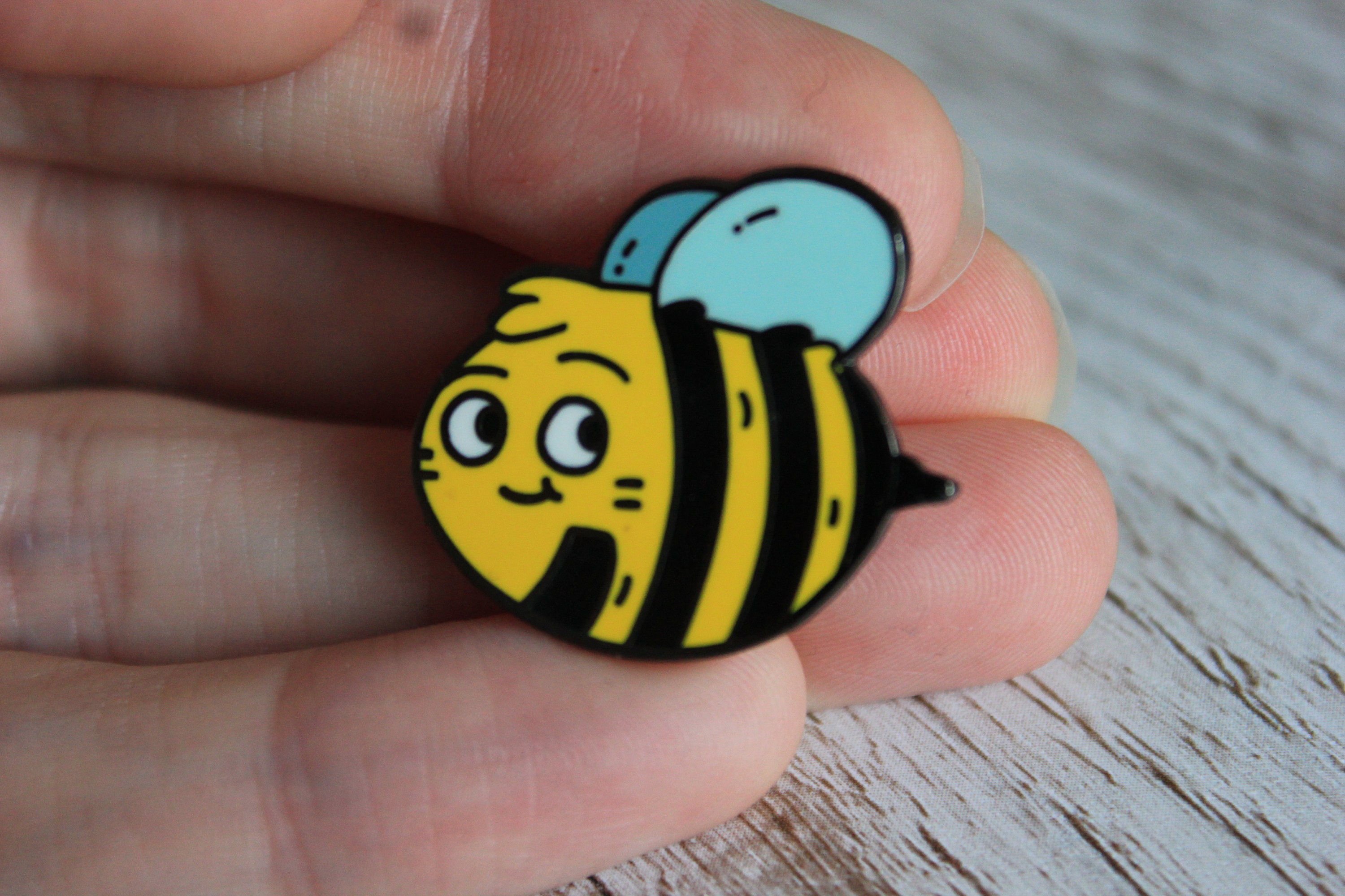 Bee Hard Enamel Pin Bee Lapel Pin Dark Silver Nickel Bee - Etsy.de