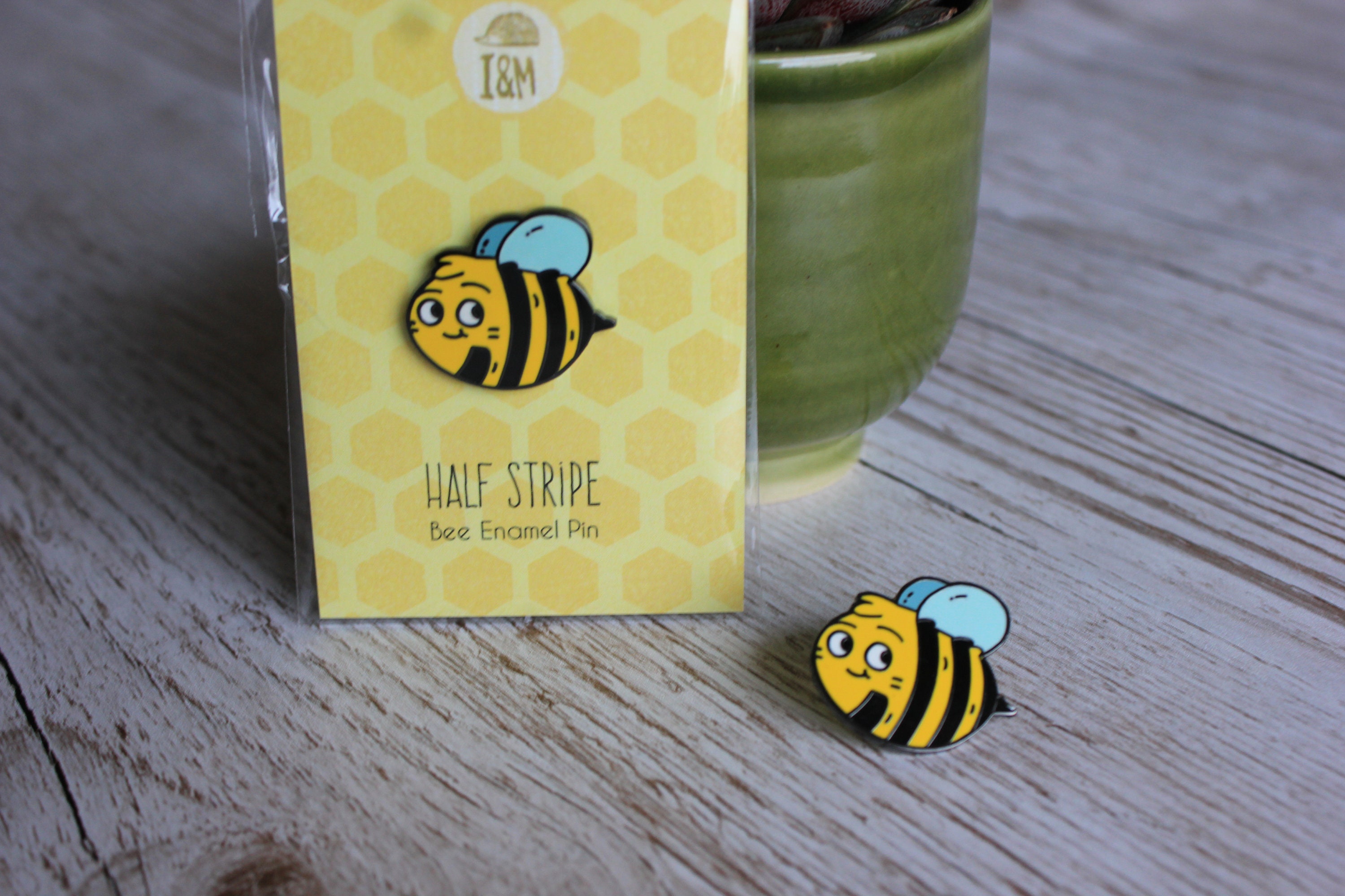 Bee Hard Enamel Pin Bee Lapel Pin Dark Silver Nickel Bee - Etsy.de