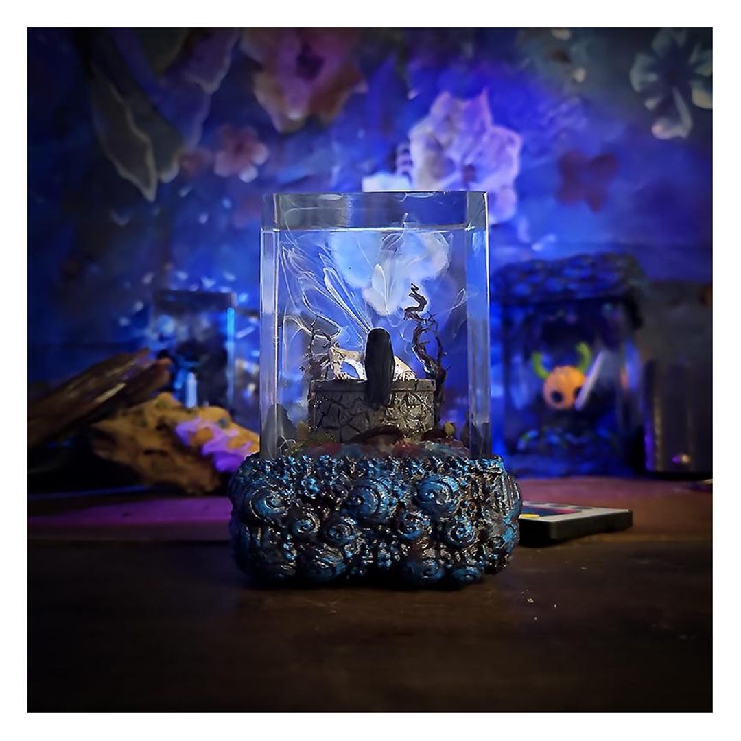 Ghost in the Well Resin Lamp, Horror Resin Lamp, Horror Movie's ...