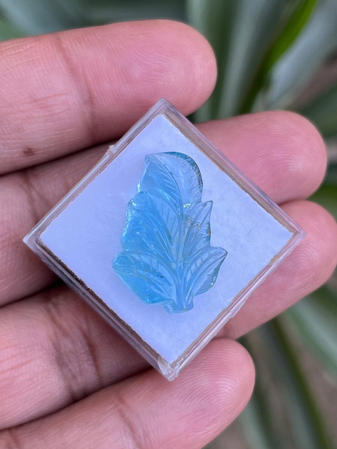 Hand Carved Aquamarine Leaf Gemstone: Natural Blue Carat (15.5x23mm ...